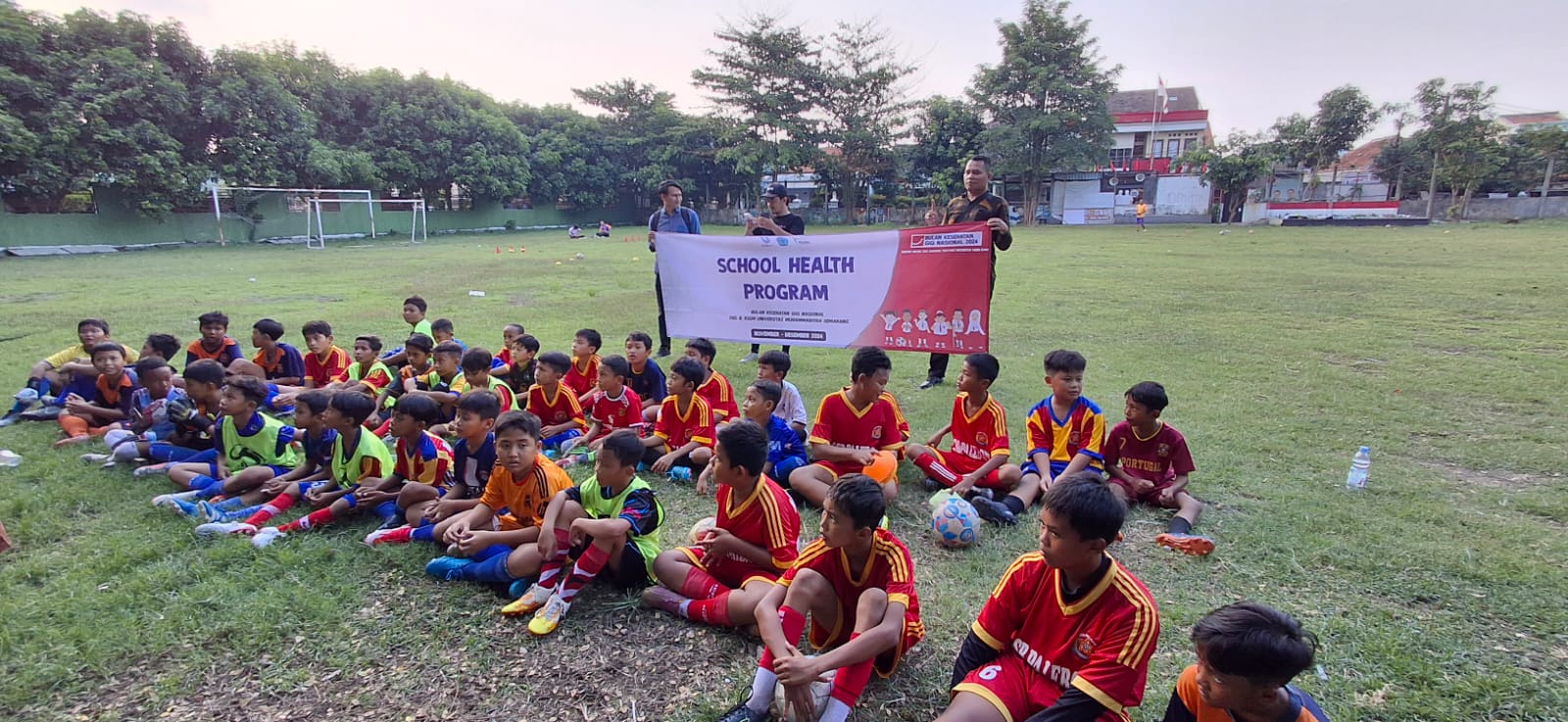 FKG-RSGM UNIMUS Gelar School Health Program di Sekolah Sepak Bola ...